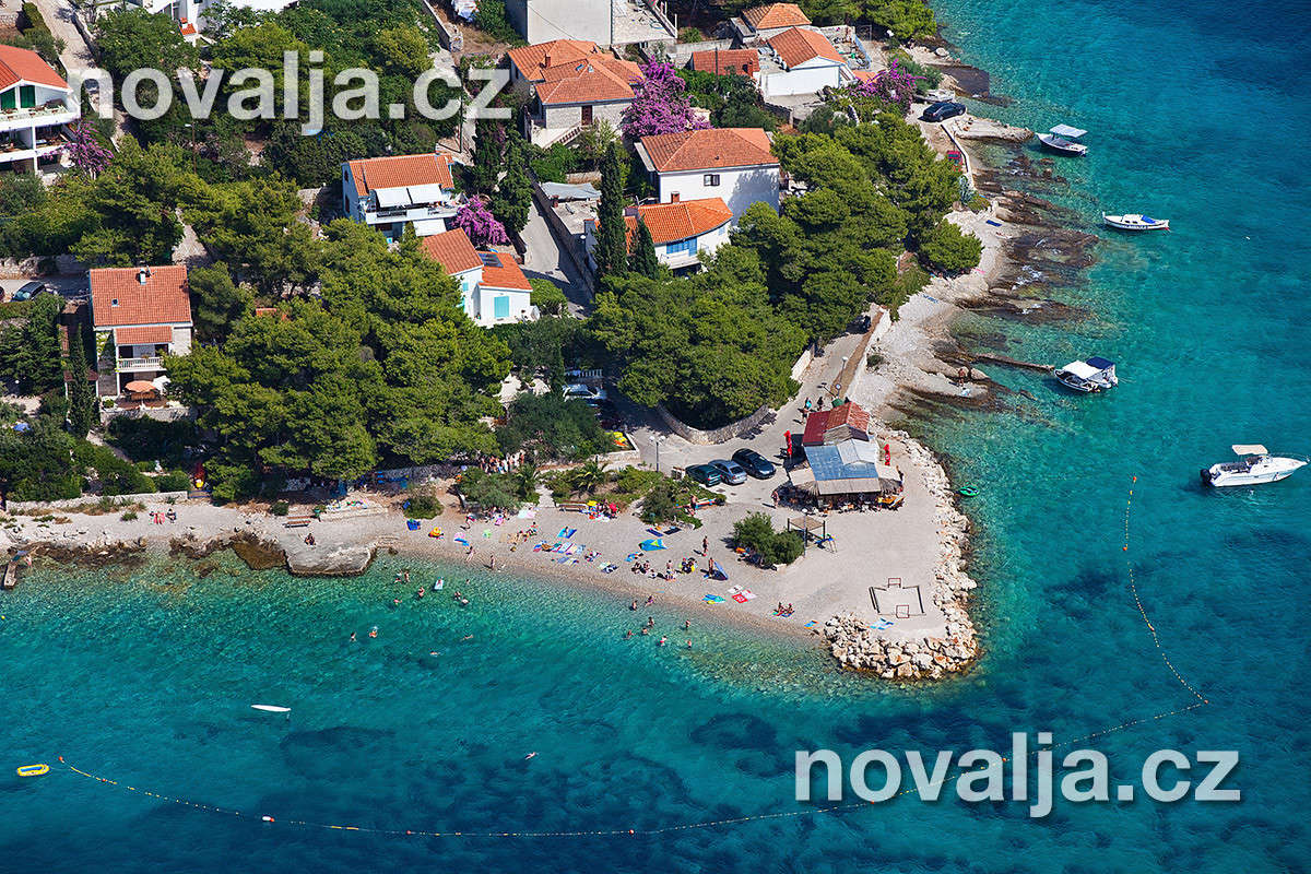Pláže Maslinica, ostrov Šolta, Chorvátsko | NOVALJA